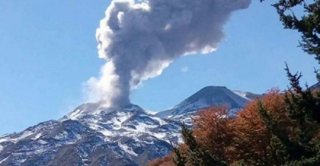 Crece el alerta por el volcán Hudson en el sur argentino - Primera Edición