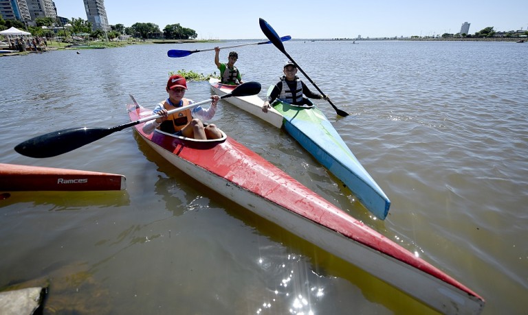 Canotaje: Fiesta De Botes En El Río Paraná - Deportes Misiones
