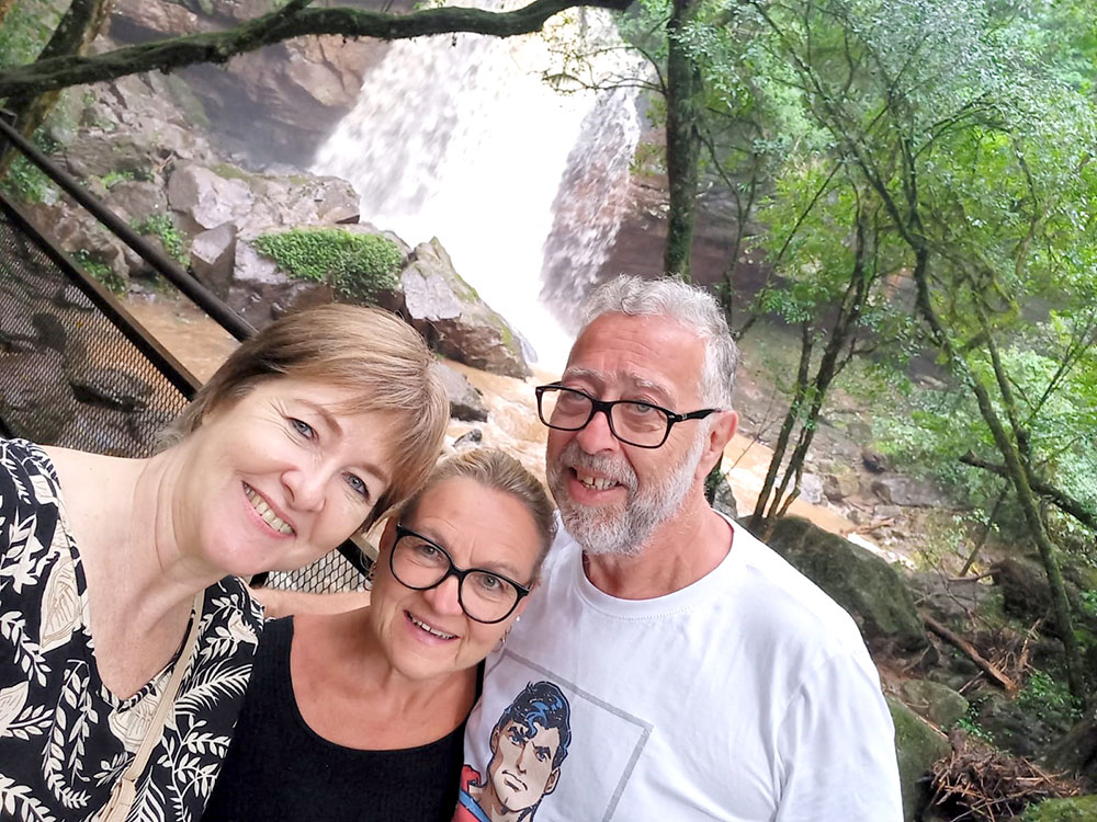 Después de 50 años de amistad, su amiga alemana vino a visitarla y ...